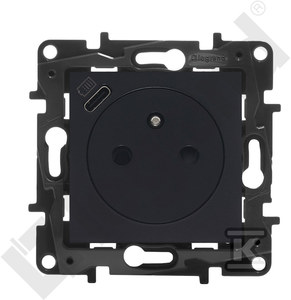 Single power socket with ground with USB type C in the tag, automatic ...