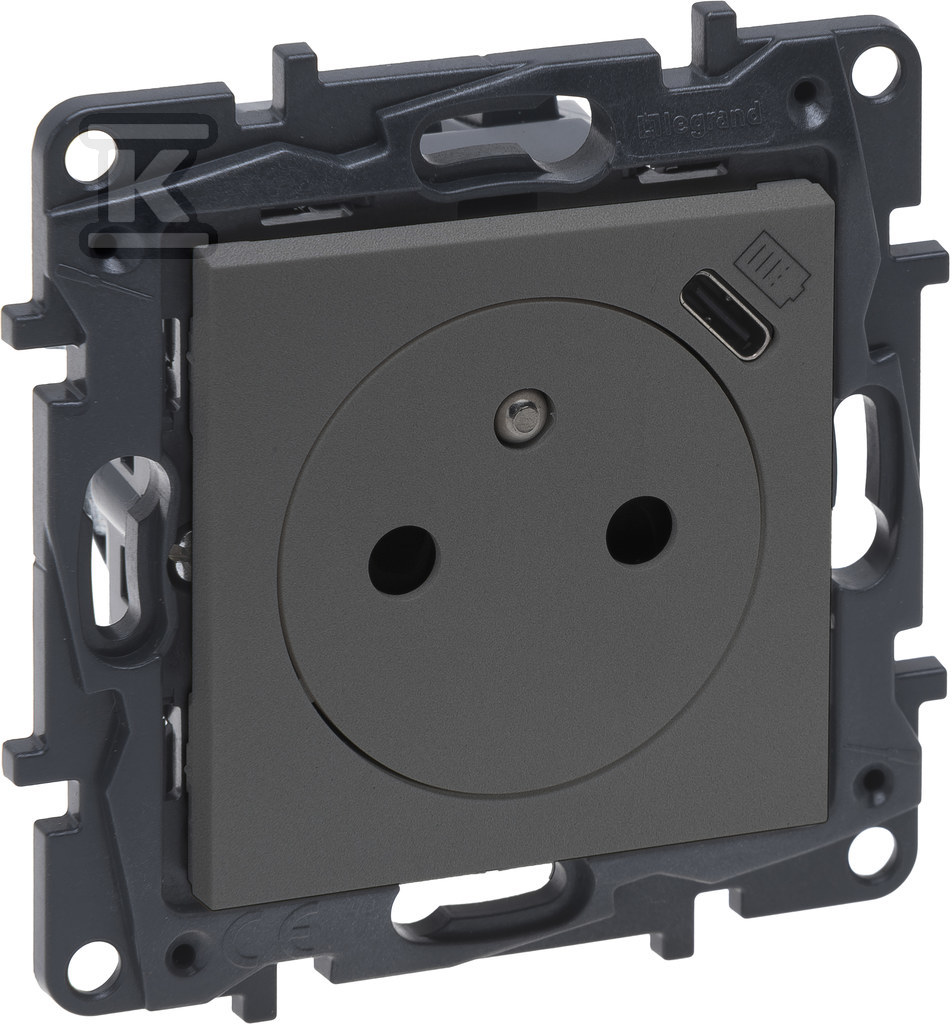 Single power socket with ground with USB type C placed in the tag ...